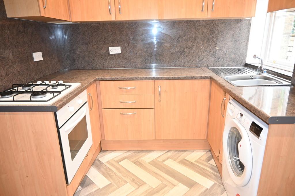 Jane Street, Shipley BD18 2 bed terraced house - £775 pcm (£179 pw)