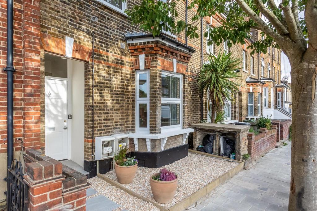Thurlow Hill, Dulwich, London, SE21 3 bed ground floor flat - £700,000