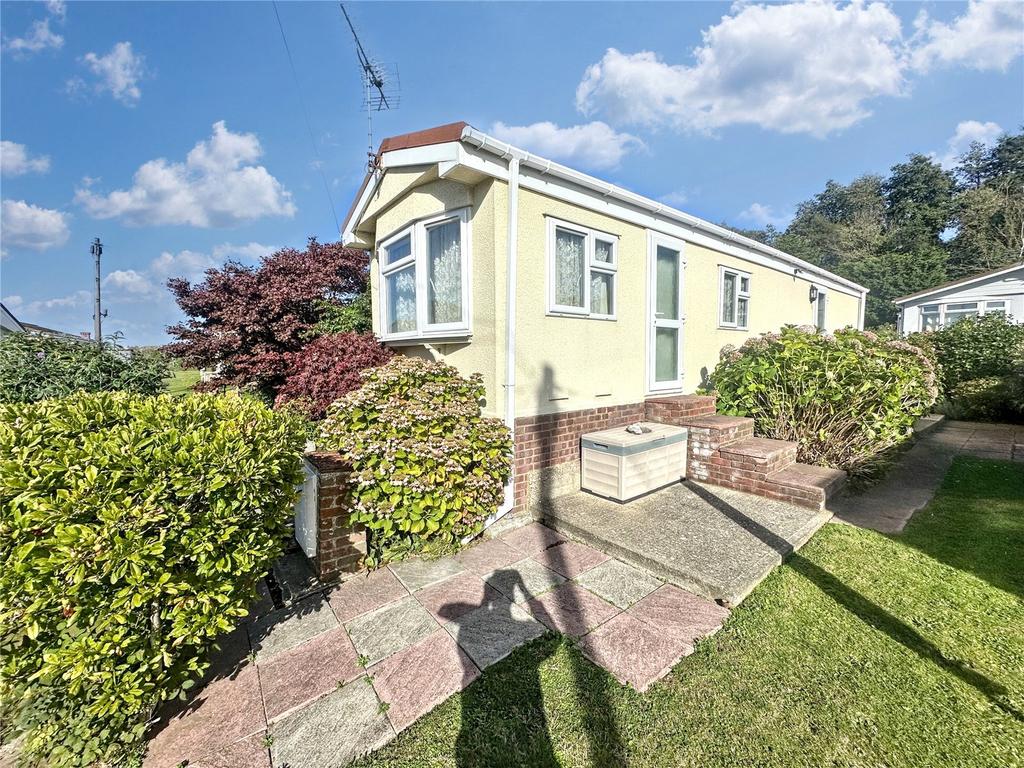 Beckenham Park, Otterham Quay Lane... 2 bed bungalow - £100,000