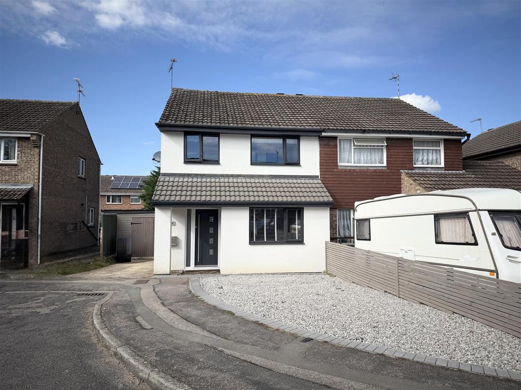 Brook Gardens, Glen Parva LE2 3 bed semi-detached house - £325,000
