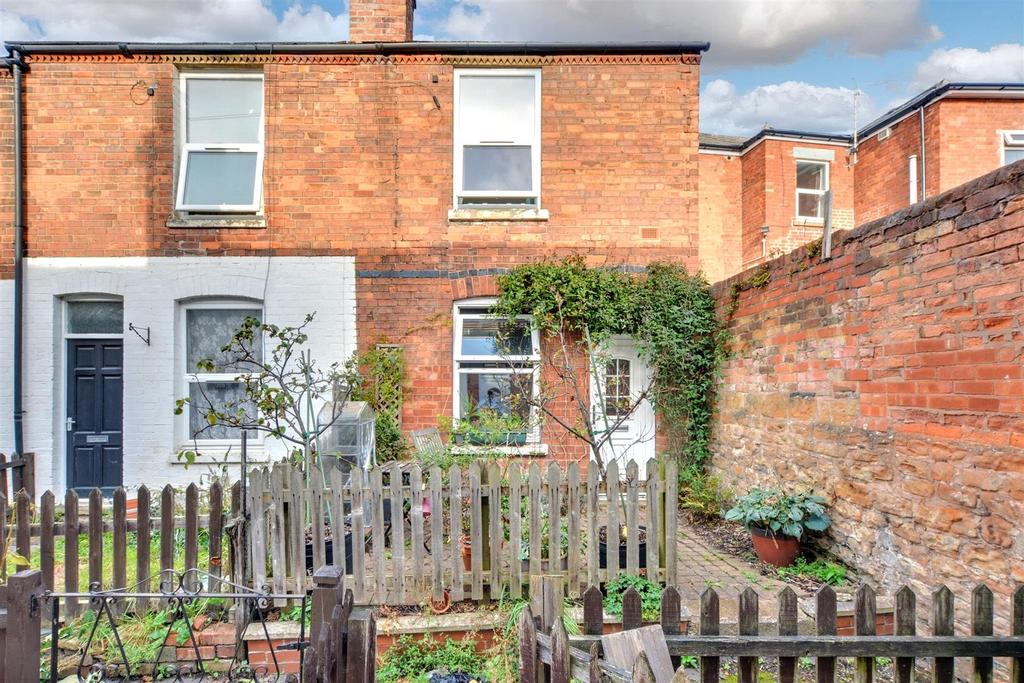 Gordon Grove, Nottingham 2 bed end of terrace house for sale - £140,000