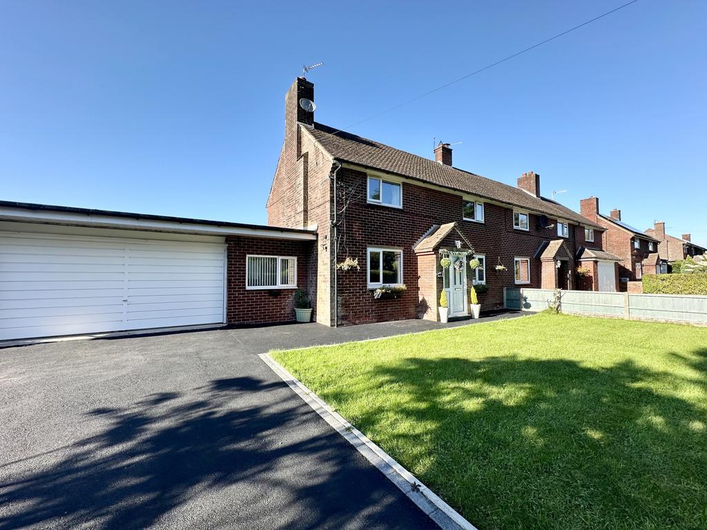 Bradshaw Lane, Preston PR4 3 bed semi-detached house - £310,000