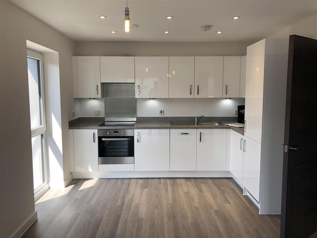 Shenley Road, Borehamwood 1 bed apartment - £1,400 pcm (£323 pw)