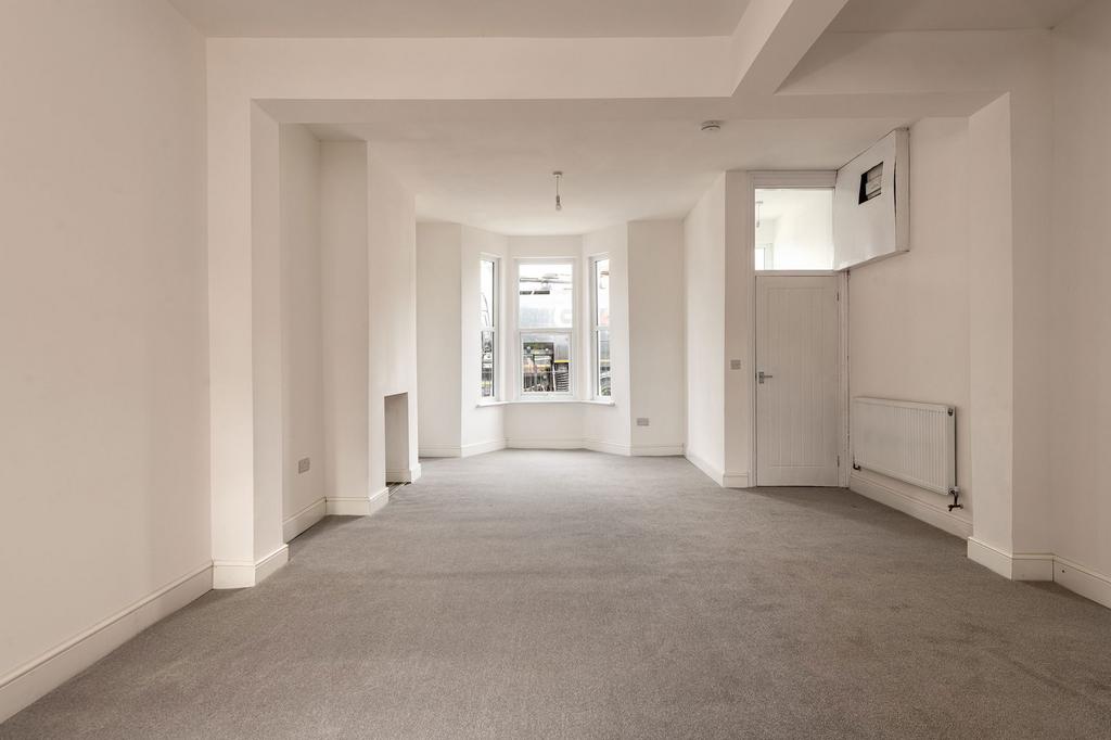 High Street, Sheerness ME12 3 bed terraced house - £260,000