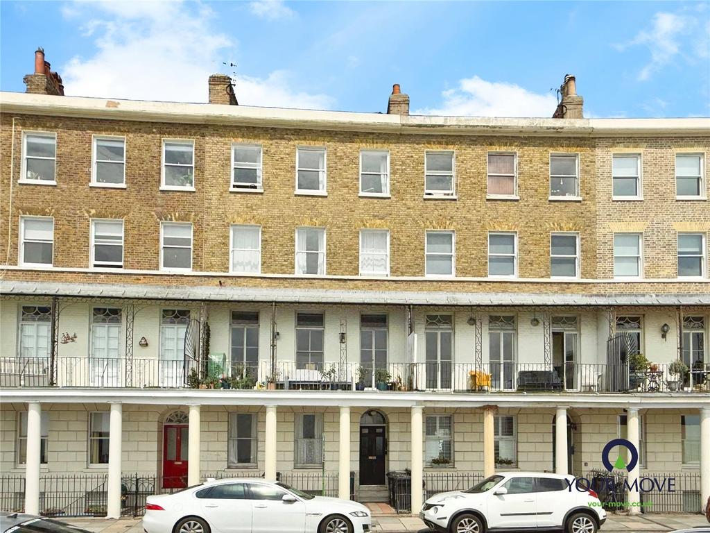 Wellington Crescent, Kent CT11 2 bed flat for sale - £210,000