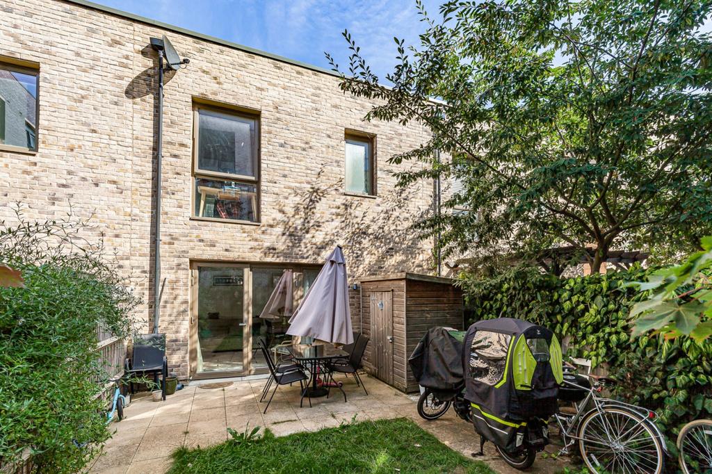 Rosebay Gardens Oxford OX3 9FY 2 bed house for sale - £450,000