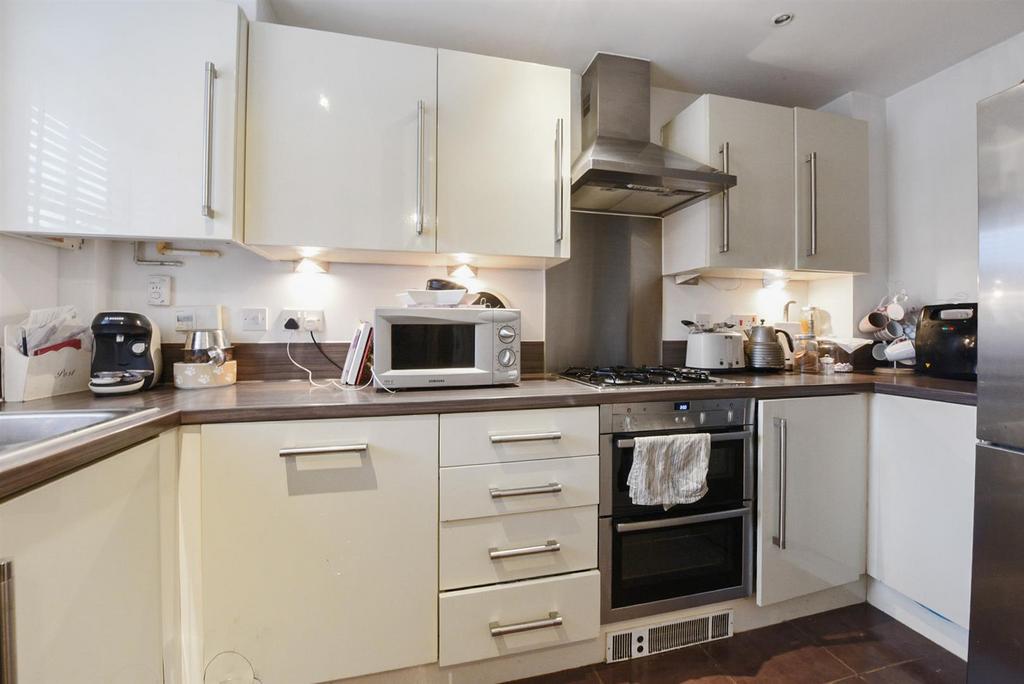 Hazen Road, Kings Hill, ME19 4DF 3 bed terraced house for sale - £375,000