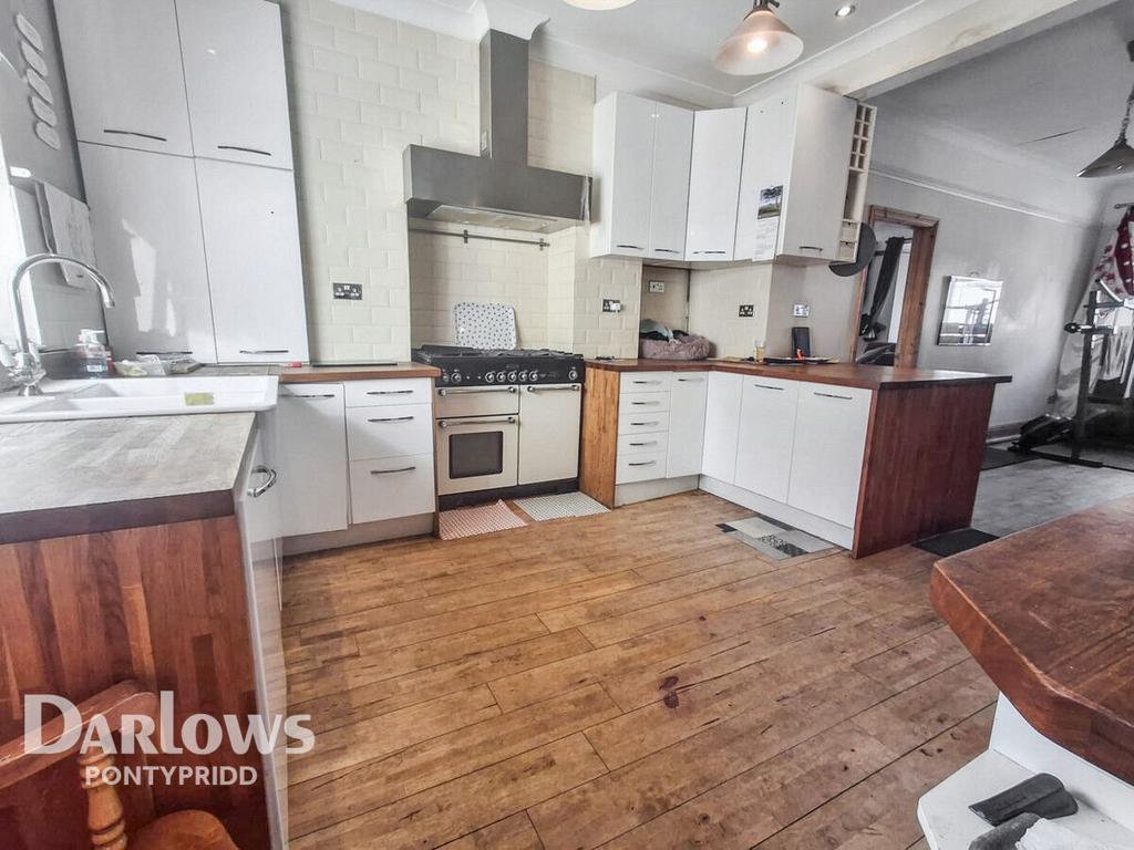 Trehafod Road, Pontypridd 4 bed end of terrace house for sale - £220,000