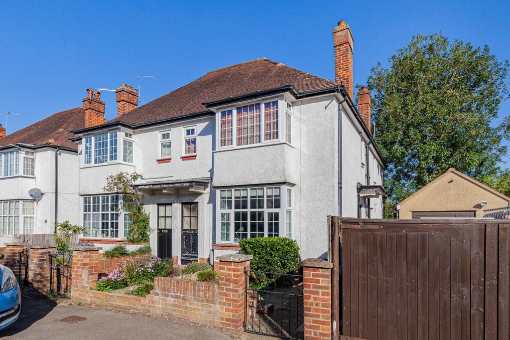 Cavell Road Oxford OX4 4AS 2 bed flat - £325,000