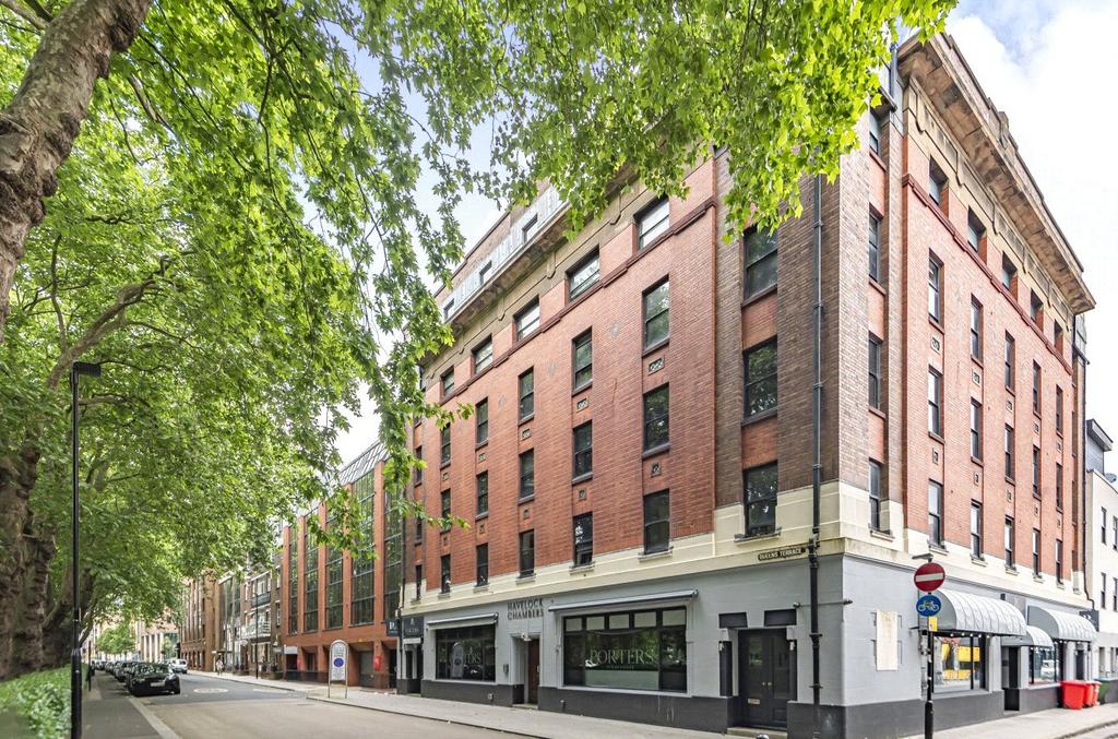 Queens Terrace, Hampshire SO14 2 bed flat - £1,400 pcm (£323 pw)