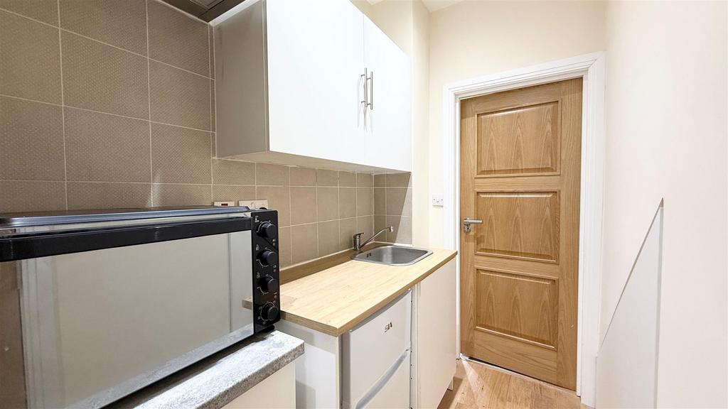 Gordon Avenue, East Sheen, SW14 Studio - £1,000 pcm (£231 pw)