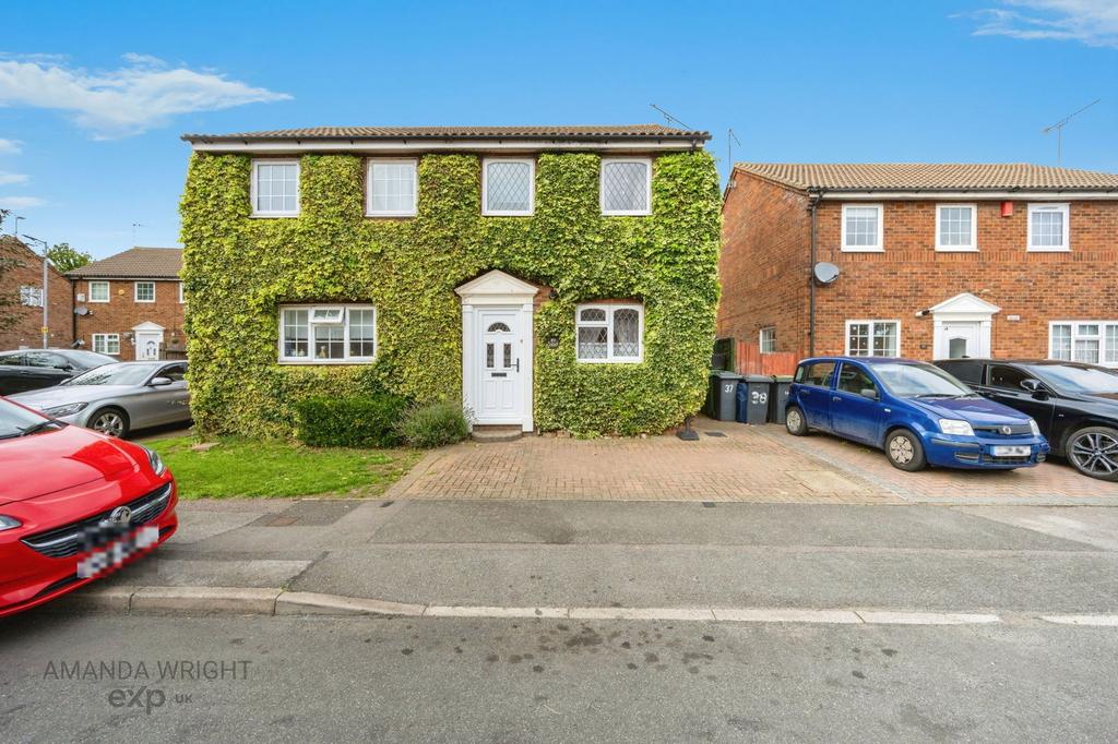 Barnston Close, Luton LU2 2 bed semi-detached house - £299,000