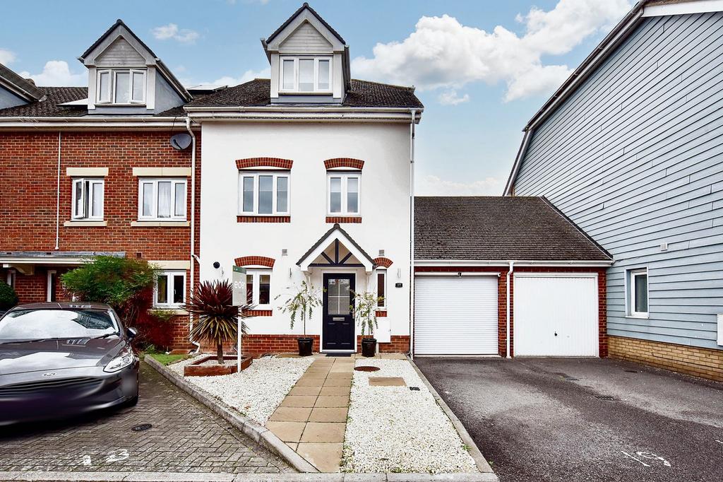 Eaton Place, Larkfield, ME20 5 bed semi-detached house for sale - £425,000