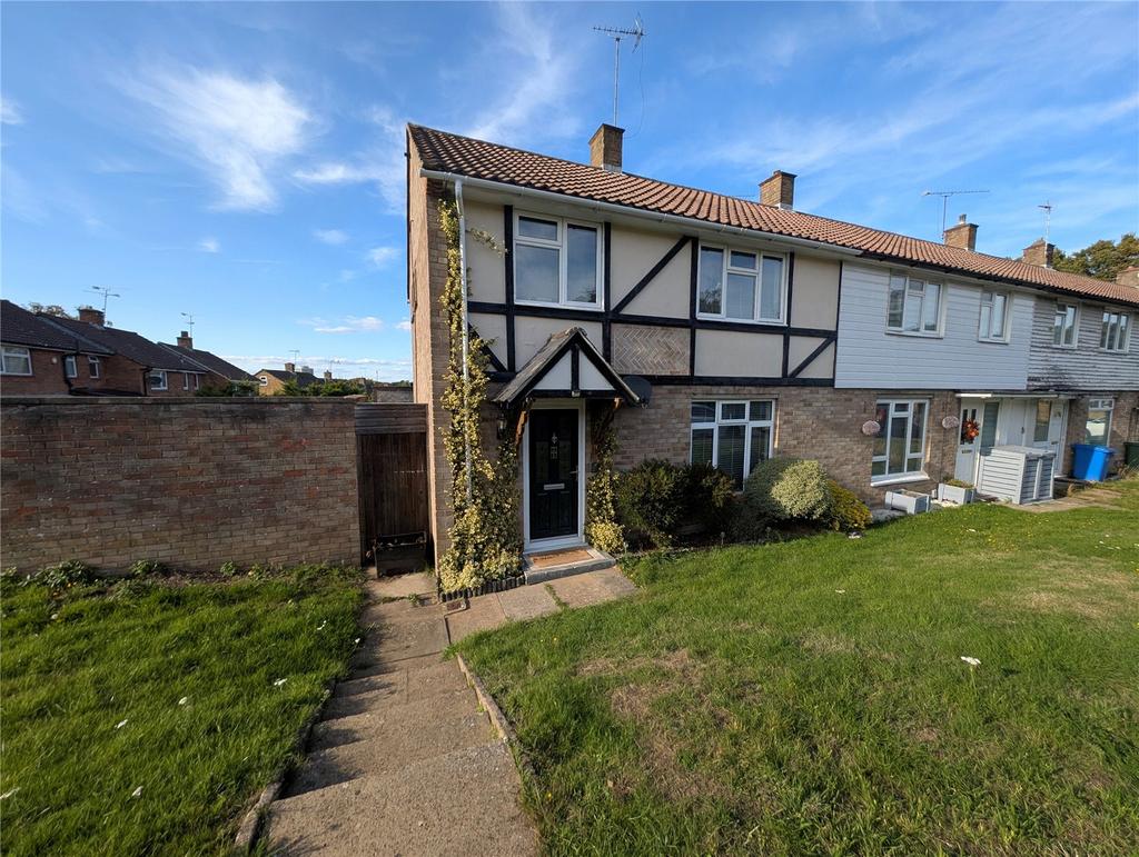Manston Drive, Berkshire RG12 3 bed end of terrace house - £1,895 pcm ...