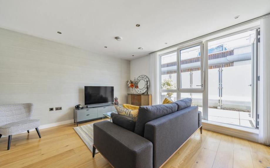 Praed Street, London W2 2 bed apartment - £4,203 pcm (£970 pw)