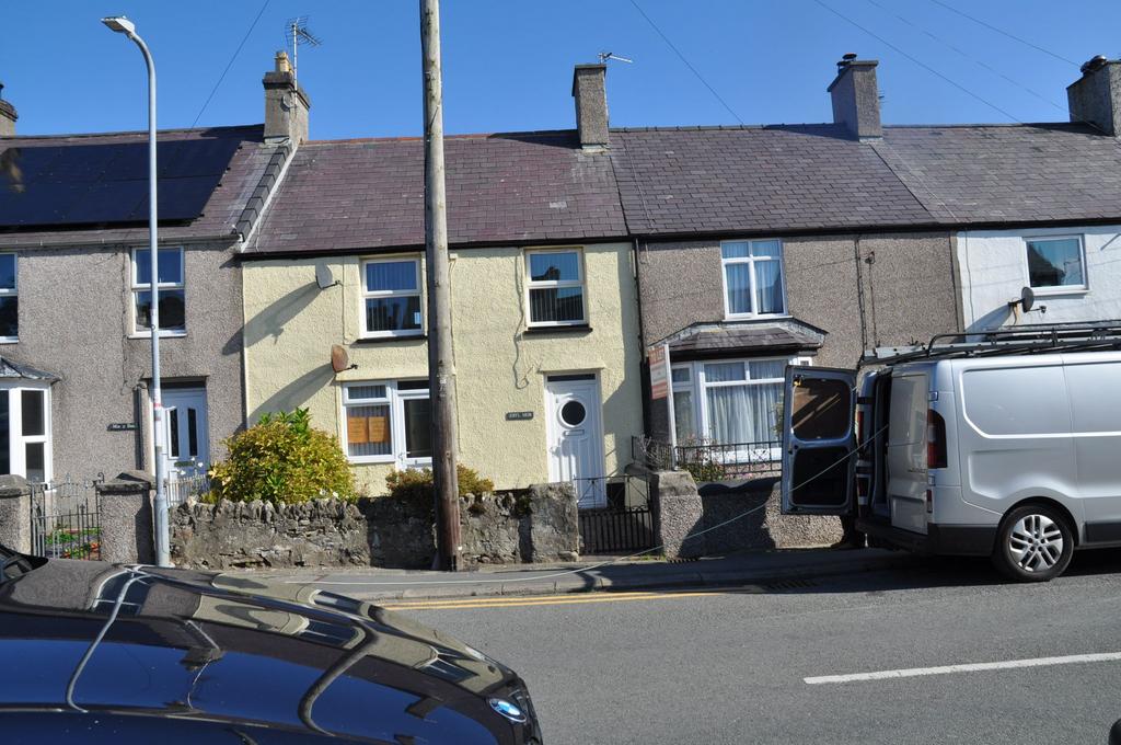 Eryl Mor, High Street, Malltraeth... 1 bed apartment - £625 pcm (£144 pw)