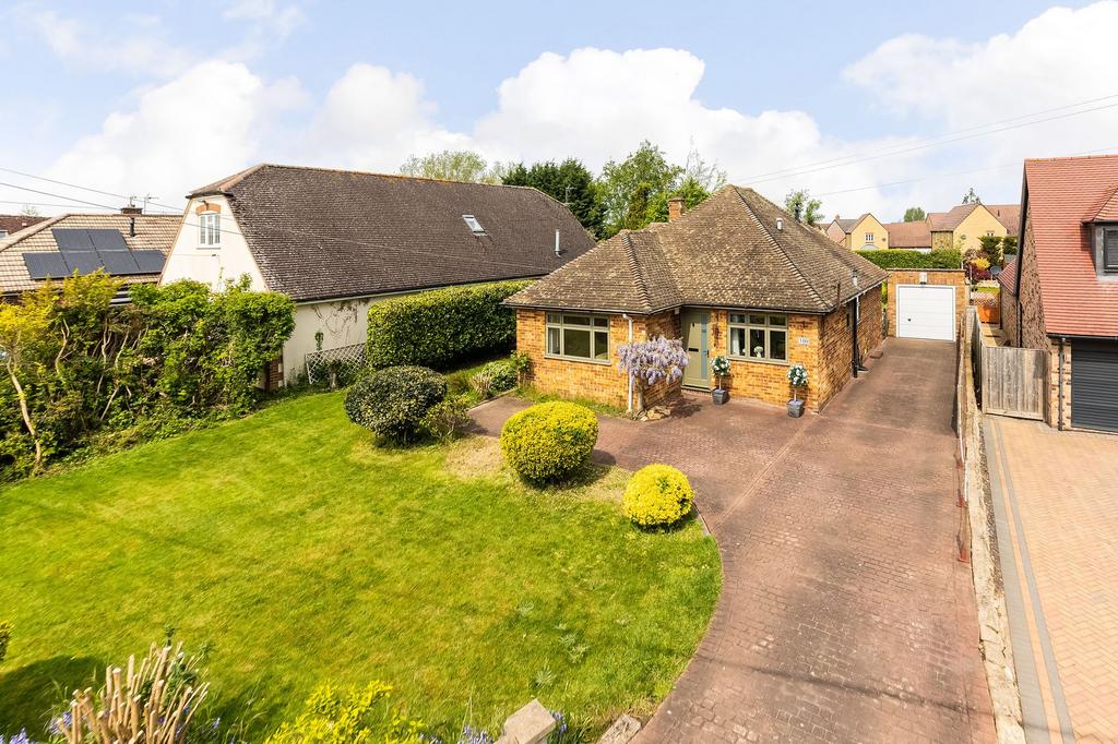Milton Road, Abingdon OX14 3 bed detached bungalow to rent - £2,100 pcm (£485 pw)