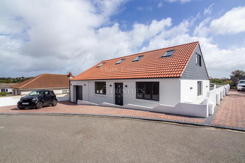 Les Landes Avenue, La Route Des... 4 bed bungalow for sale - £1,295,000