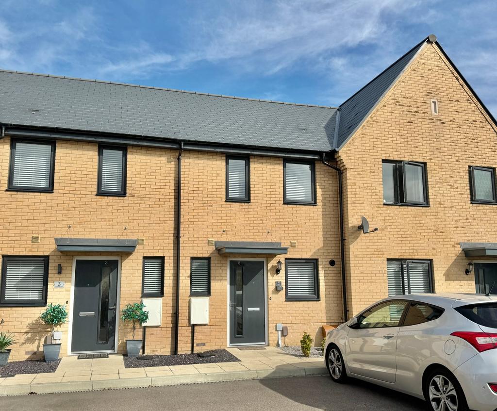 Nearne Way, Kent CT20 2 bed terraced house - £290,000