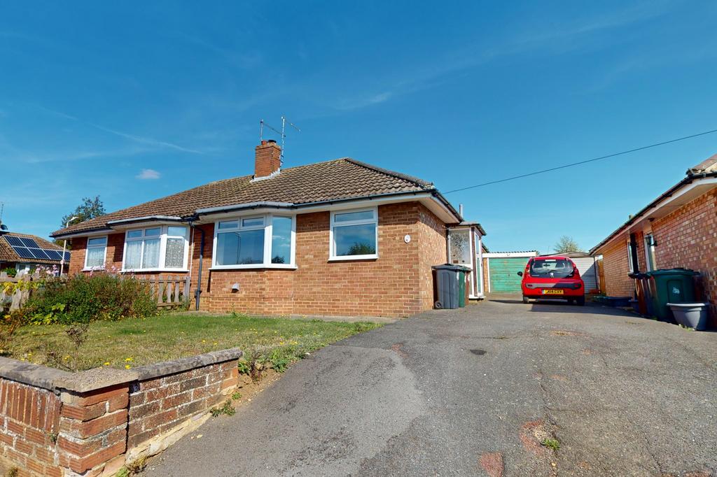 Bybrook Road, Ashford, Kent, TN24 9JB 2 bed bungalow for sale - £300,000
