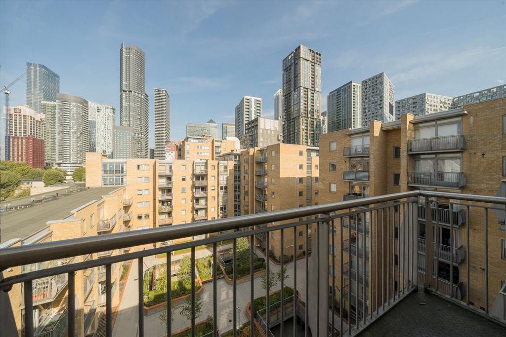 Cassilis Road, London E14 2 bed flat - £2,600 pcm (£600 pw)