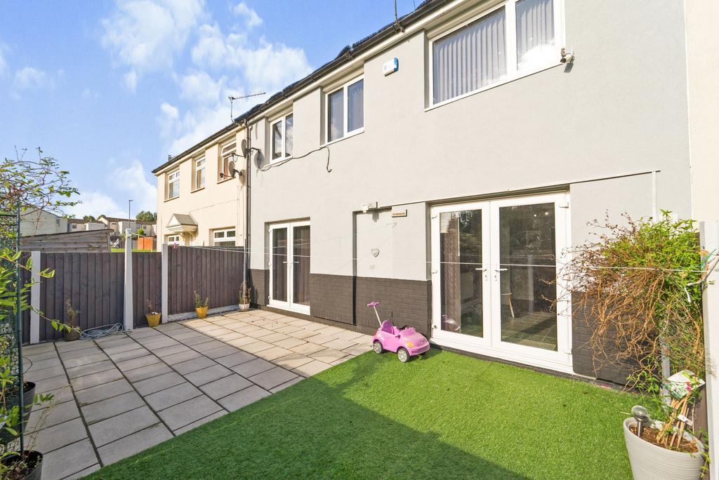 Winsford Walk, Lancashire BB11 4 bed terraced house - £139,950