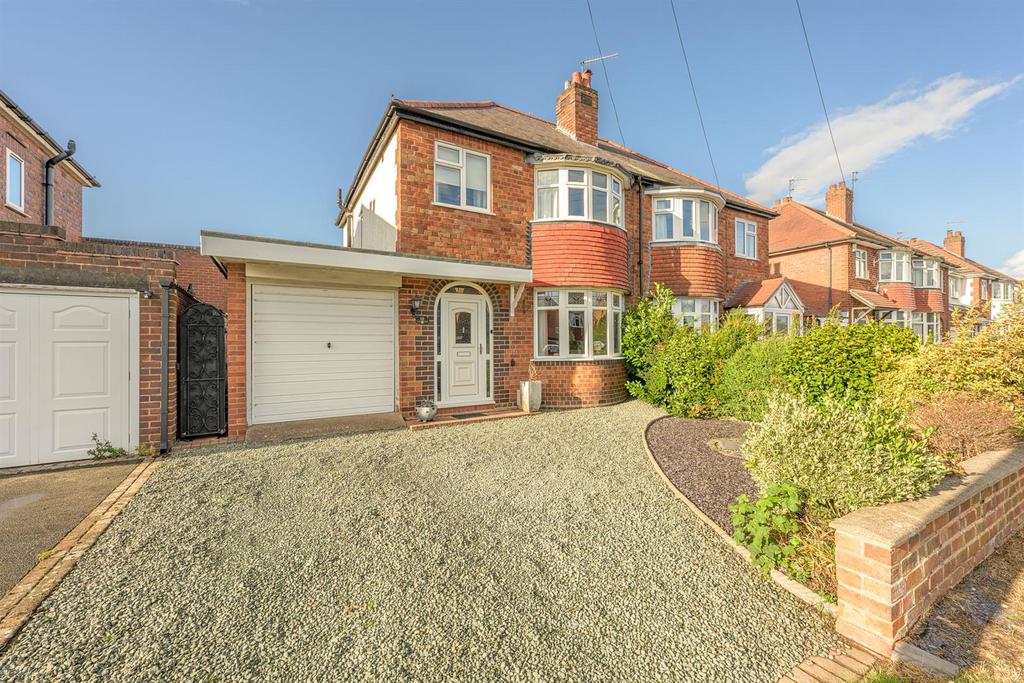 Graham Road, Kingswinford, DY8 5PU 3 bed semi-detached house for sale ...