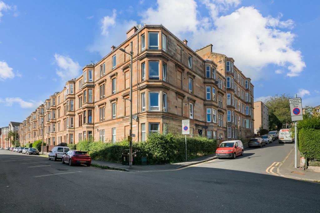 3/1, 50 Brownlie Street, Mount... 2 bed flat - £230,000