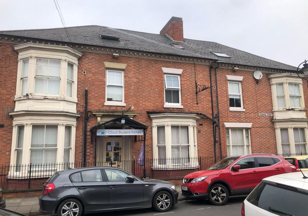 25 Study Lodgings, 18 College Street... Studio - £10,000