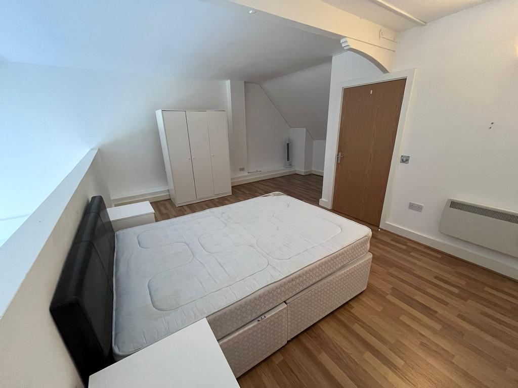36 St Thomas Lofts Kilvey Terrace St... 1 bed flat - £700 pcm (£162 pw)