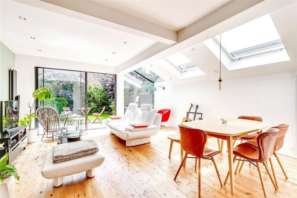 Glengall Road, London NW6 2 bed flat - £2,750 pcm (£635 pw)