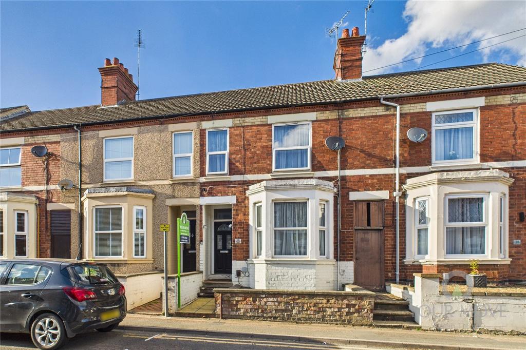 Station Road, Kettering NN15 4 bed terraced house - £260,000