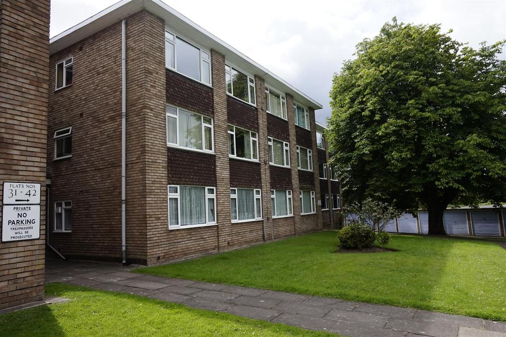 Savoy Close, Harborne, B32 1 bed flat - £850 pcm (£196 pw)