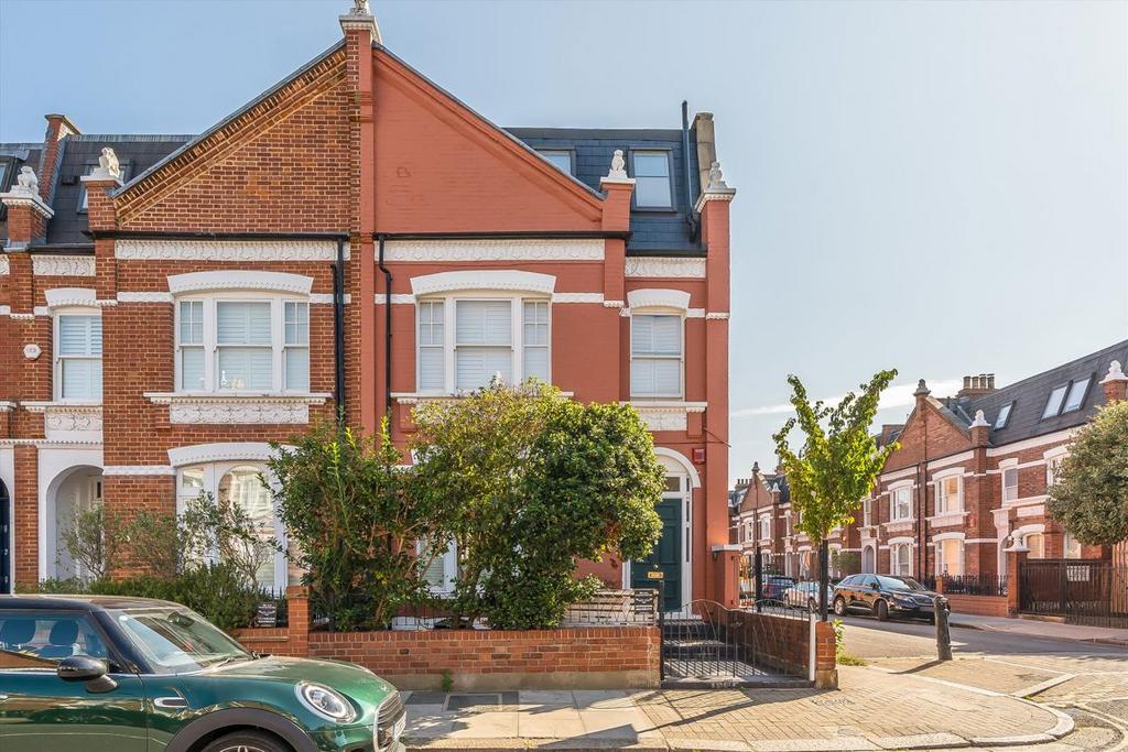 Quarrendon Street, London SW6 2 bed flat - £2,496 pcm (£576 pw)