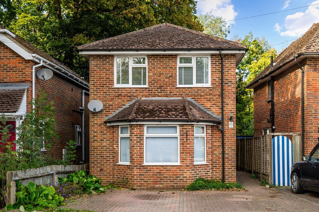 Holtye Avenue, East Grinstead RH19 3 bed detached house to rent - £ ...