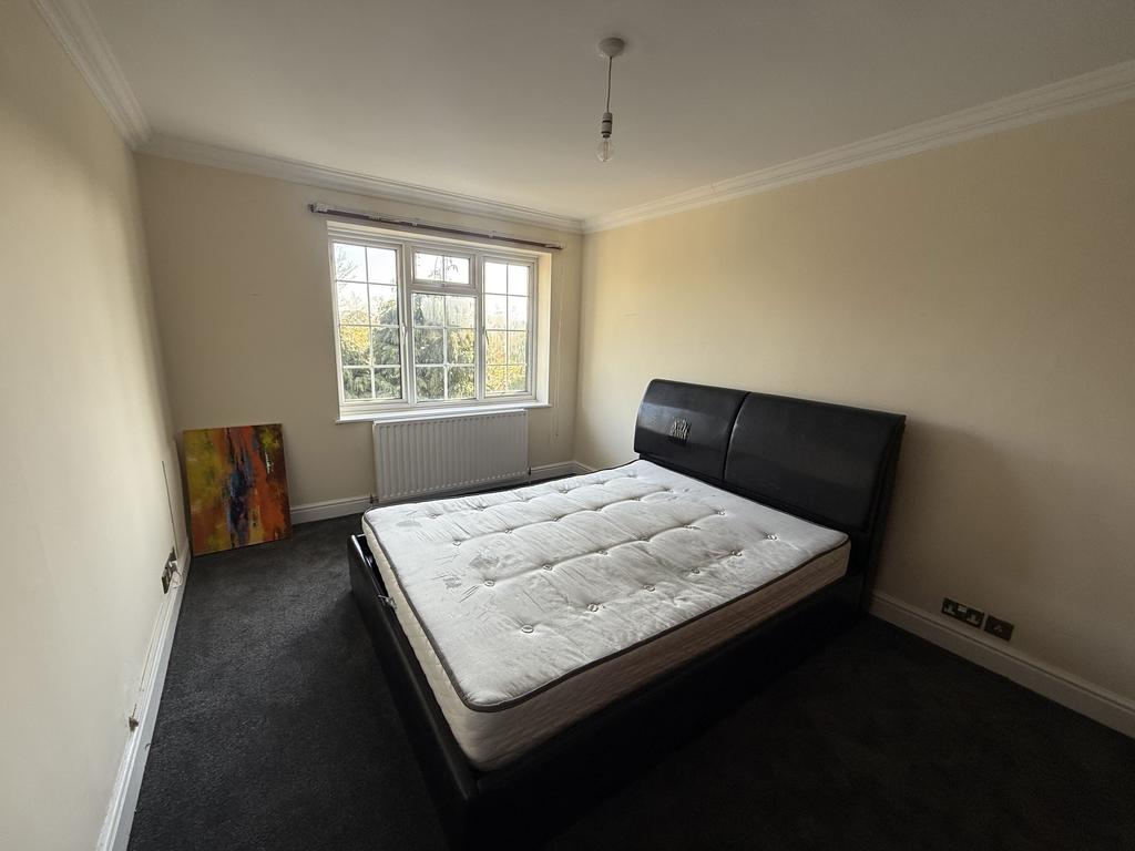 Francis Road, Hounslow TW4 1 bed in a house share to rent - £800 pcm (£ ...