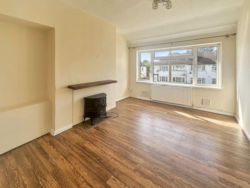 Stafford Avenue, Slough, SL2 2 bed maisonette - £1,400 pcm (£323 pw)