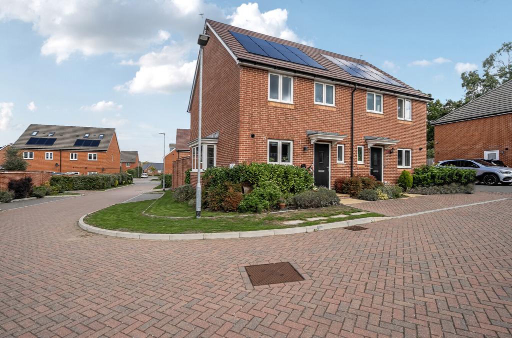 Prestwick Green, Bracknell RG42 3 bed semi-detached house for sale - £ ...