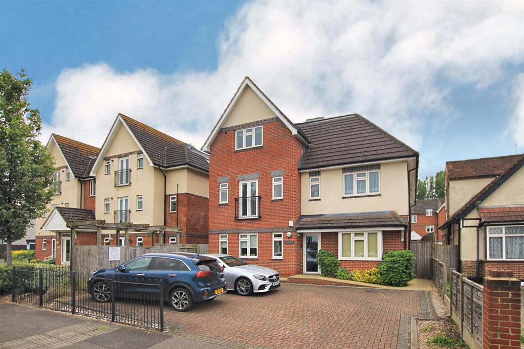 Marsh Court, Hayes UB4 2 bed apartment to rent - £1,700 pcm (£392 pw)