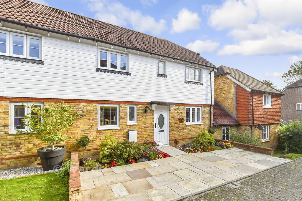 Greyhound Chase, Ashford TN23 3 bed end of terrace house - £237,500