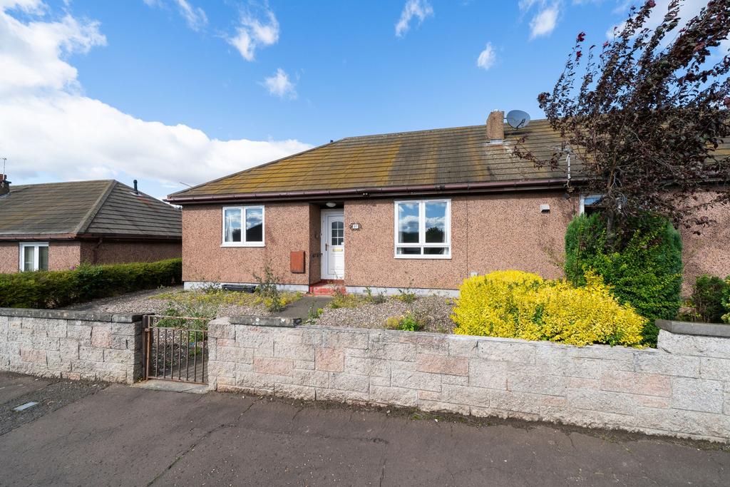 Dalgairn Crescent, Cupar, KY15 2 bed semi-detached house - £140,000