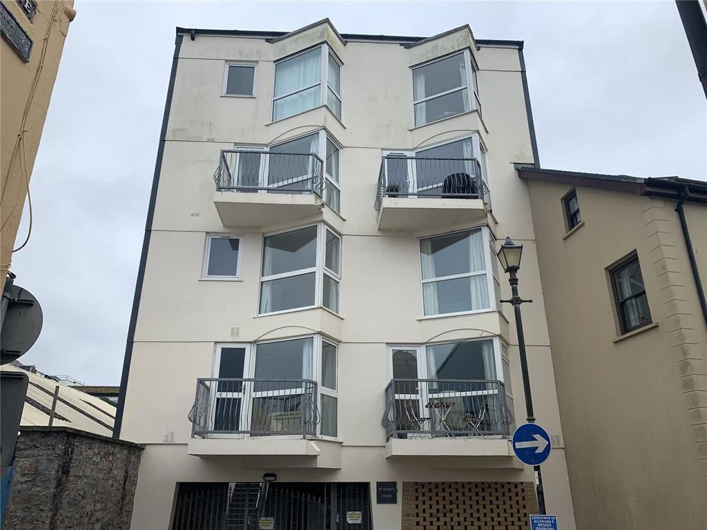St. Marys Court, Tenby... 2 bed flat - £800 pcm (£185 pw)