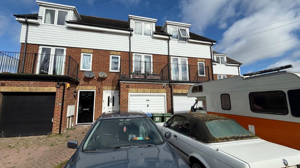 Mount Field, Queenborough ME11 3 bed terraced house - £280,000