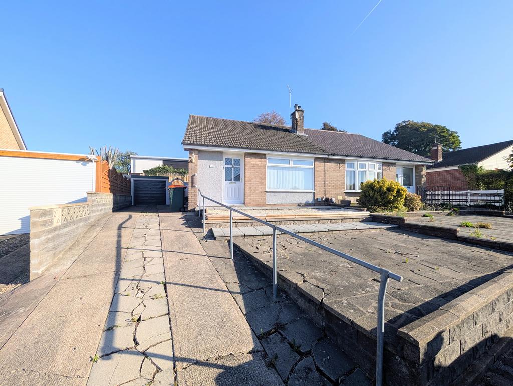 Almond Drive, Malpas, Newport 2 bed bungalow - £1,100 pcm (£254 pw)