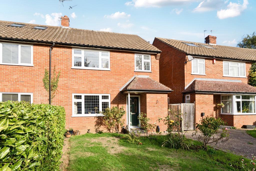 The Green, Shepperton, TW17 3 bed semi-detached house - £550,000