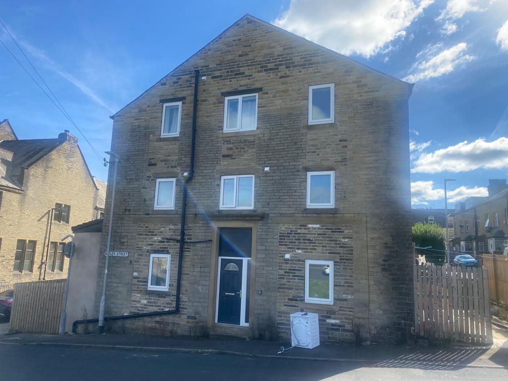 Batley Street, Halifax 2 bed apartment - £600 pcm (£138 pw)