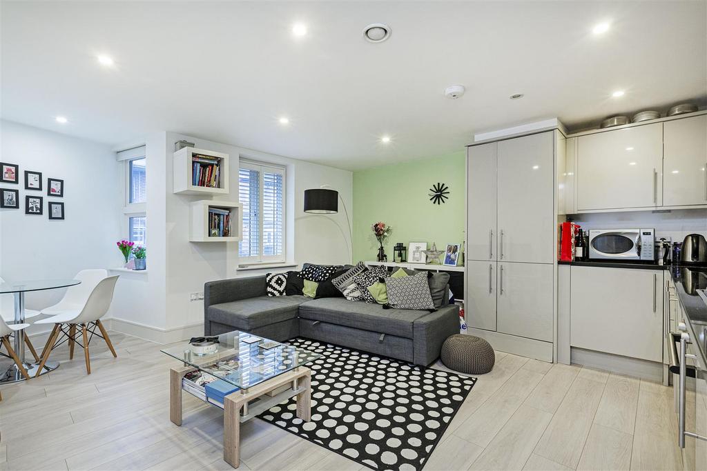 Colston Road, East Sheen, SW14 1 bed flat - £375,000
