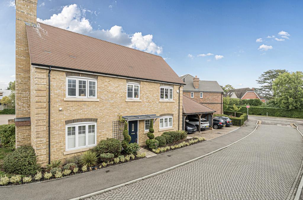 Tower Gardens, Reading RG7 3 bed detached house - £680,000