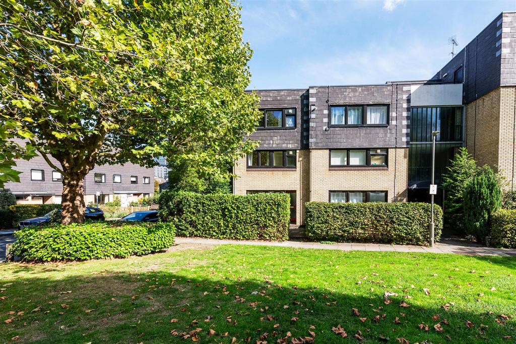 Ericcson Close, Wandsworth 3 bed terraced house to rent - £2,500 pcm (£ ...