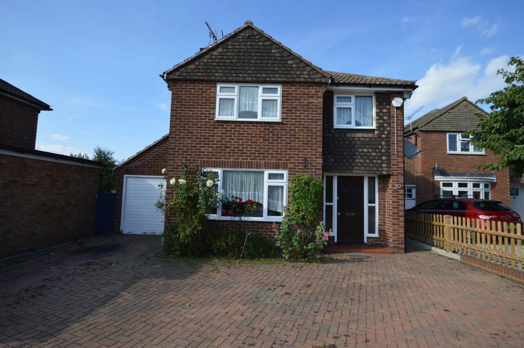 Manston Drive, Bishop`s Stortford 4 bed house - £2,250 pcm (£519 pw)